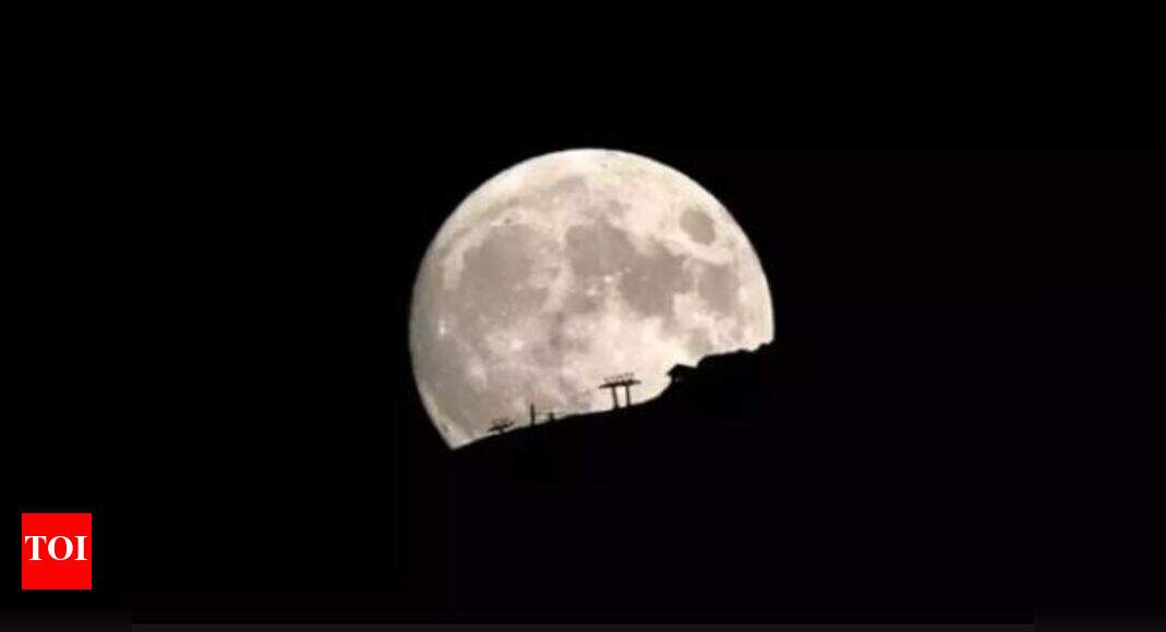Moon is rusting without air on its surface - Times of India
