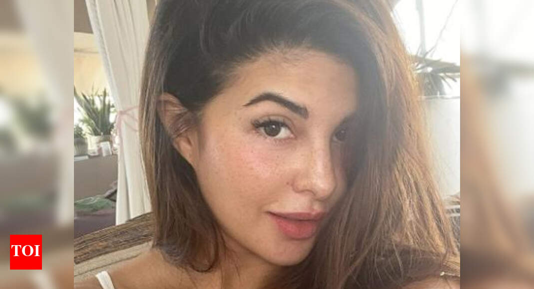 Jacqueline Fernanadez just proved freckles are beautiful! - Times of India