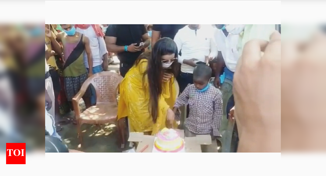 Video: Akshara Singh celebrates her birthday with kids on the set ...
