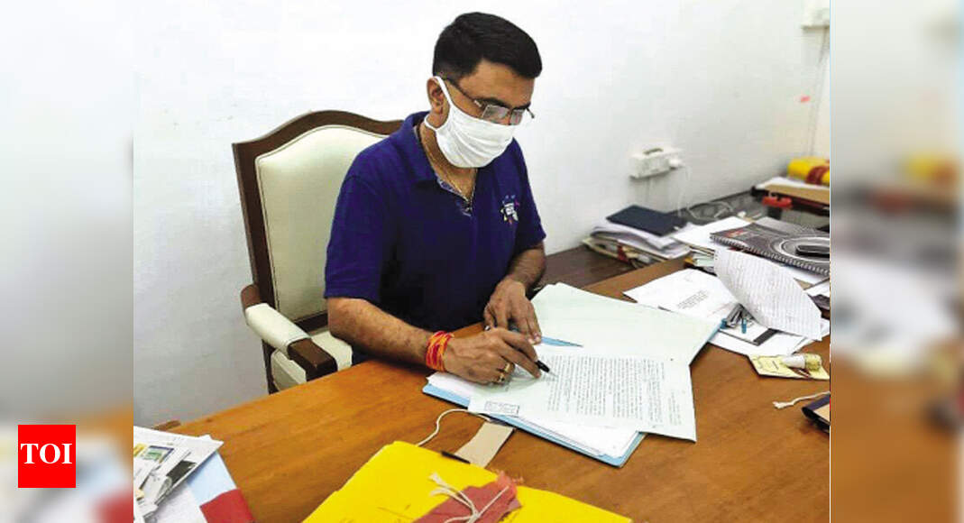 Twitter erupts over Goa CM’s work from home photo | Goa News - Times of ...