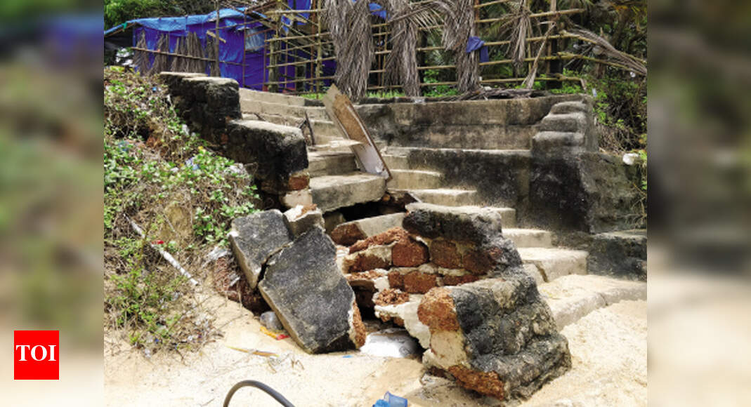 Goa: Strong waves destroy steps leading to Sernabatim beach | Goa News ...