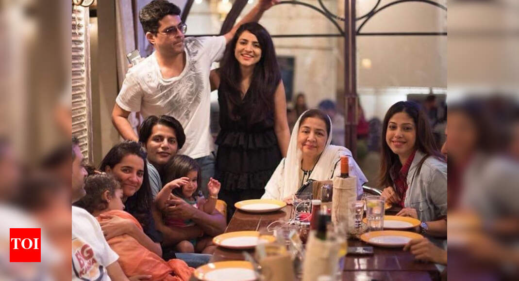 Shruti Seth shares a picture with her 'Shararat' family; compares them ...