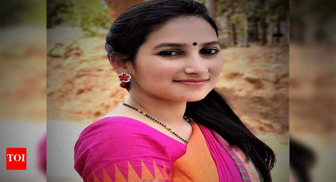 Watch classical singer Shruti Bode teach about Hindustani music ...