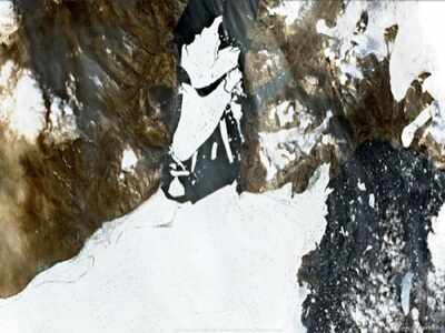 Dismay as huge chunk of Greenland's ice cap breaks off - Times of India