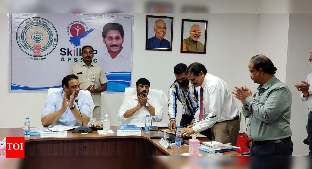 Tech Mahindra to set up centre of excellence in Vizag, says Andhra ...