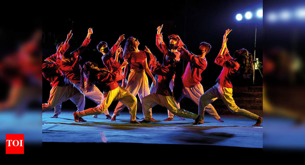 The stage comes alive after six months in Lucknow | Events Movie News ...