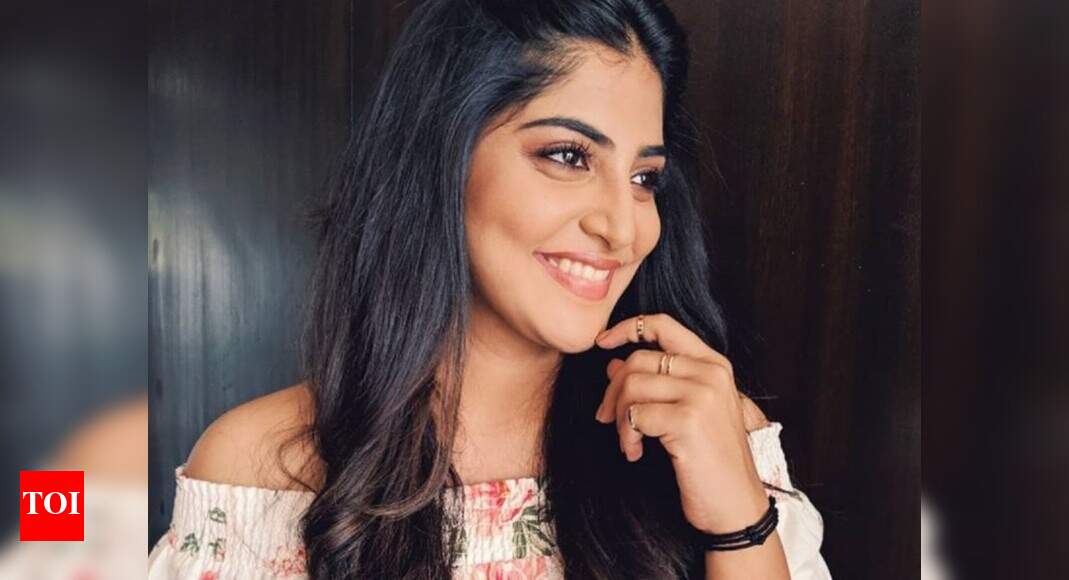 Manjima Mohan shares a throwback picture with her father on his ...