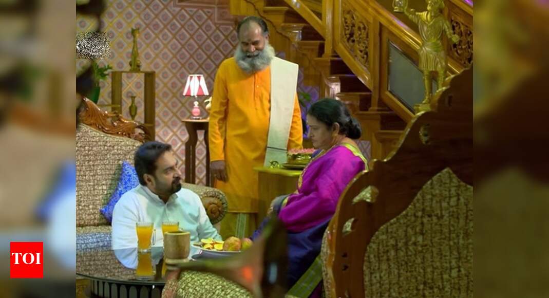 Neeyum Njanum: Ravi Varman pampers his mother - Times of India