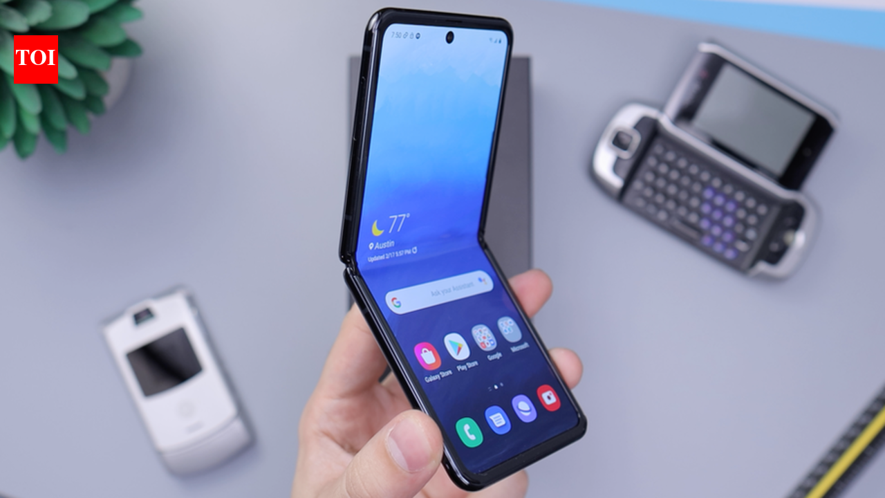 8 Unusual Smartphones With Wackiest Design Structure - The Times Reviews