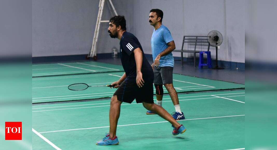 Midhun Manuel Thomas, Sunny Wayne and Rony David play badminton ...
