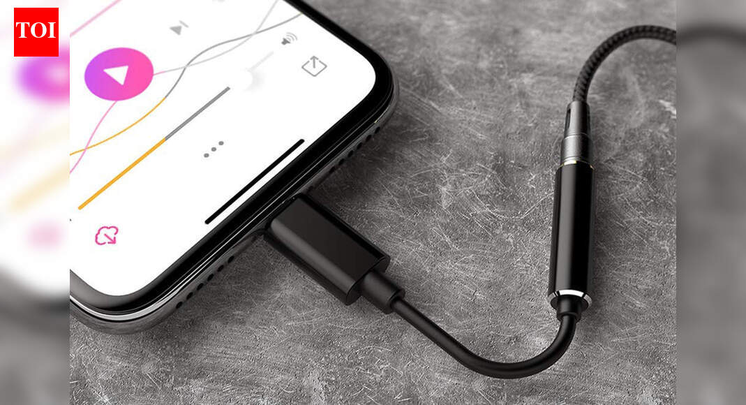 USB-C To Headphone Jacks To Plug Your Headphones Into 3.5mm Audio Jack ...