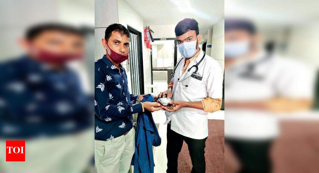 EMT men show heart of gold in saving cardiac patient | Surat News ...