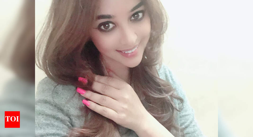 Payal Ghosh Posts A Happy Selfie After Demanding A Lie Detector Test
