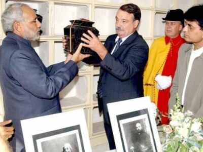 PM Modi pays tribute to freedom fighter Shyamji Krishna Varma on his birth anniversary | India ...