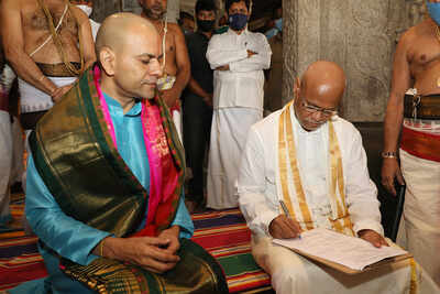 Andhra Pradesh: AV Dharma Reddy takes charge as executive officer of ...