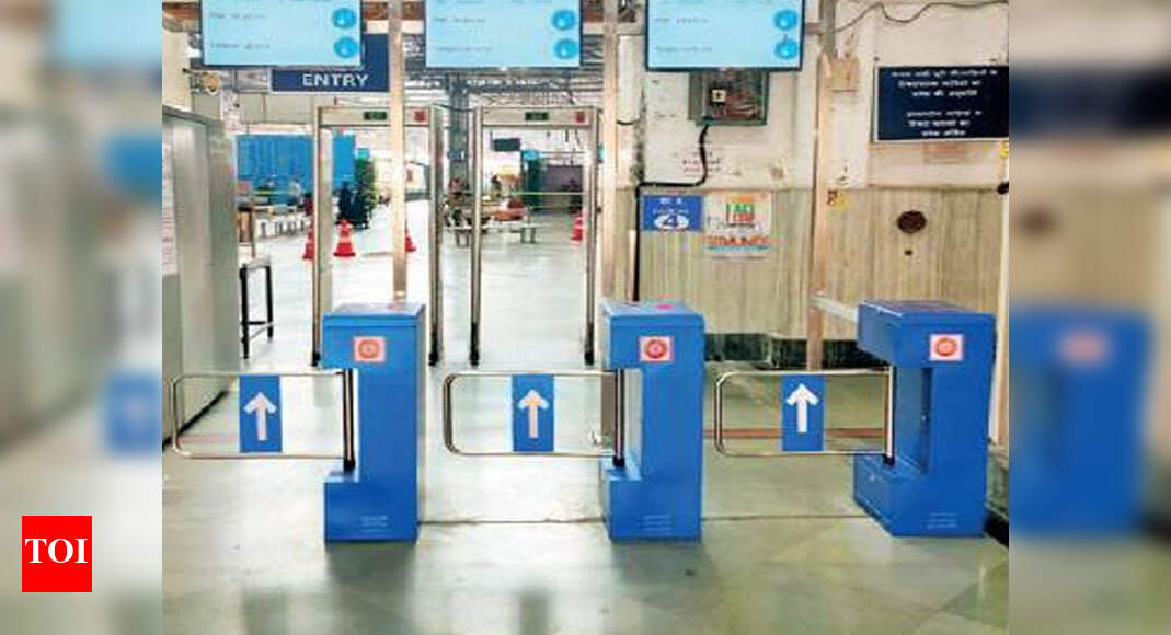Central Railway installs five QR code-based gates at CSMT | Mumbai News ...