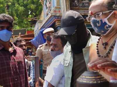 Simbu spotted at Madurai Meenakshi Amman temple to seek blessings ...