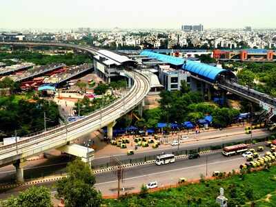 EPCA chief takes stock of congestion at Anand Vihar | Delhi News ...