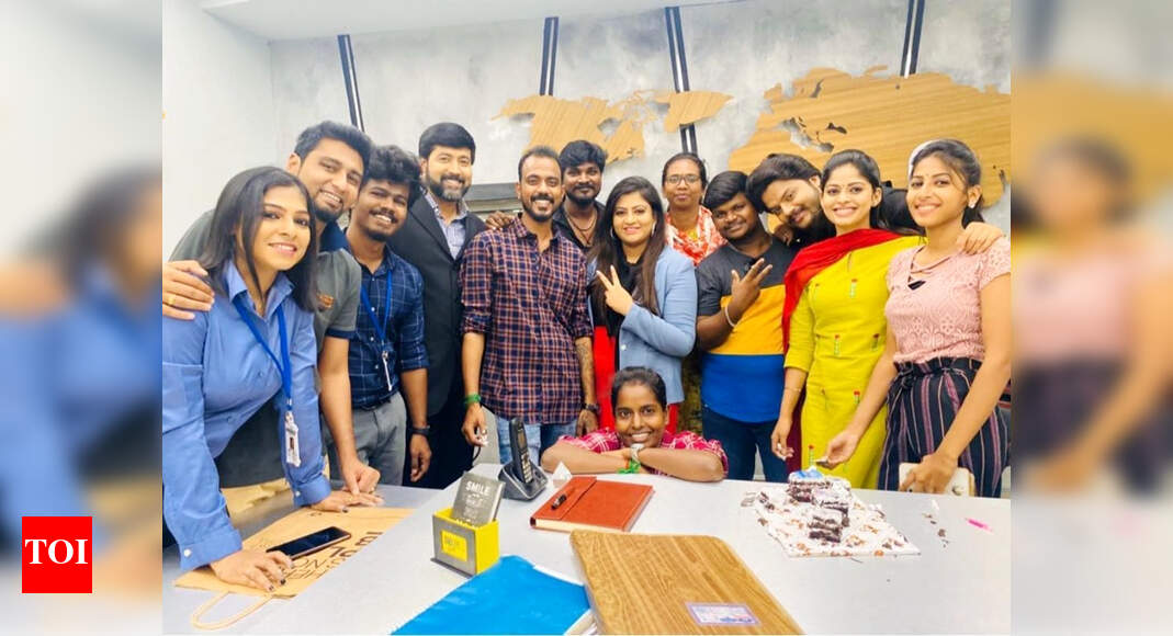 Neethane Enthan Ponvasantham crosses 100 episodes; Jai Akash, Dharshana ...
