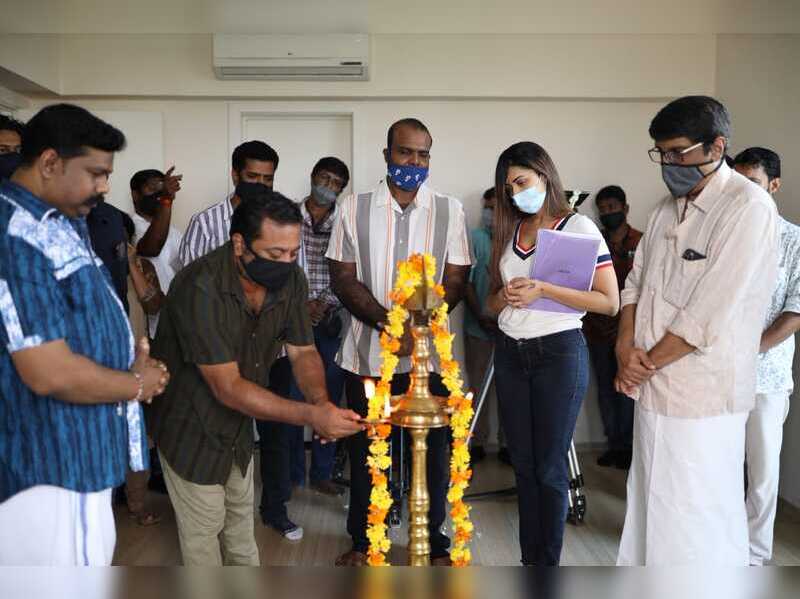 Sohan Seenulal’s ‘Unlock’ goes on floors in Kochi | Malayalam Movie ...