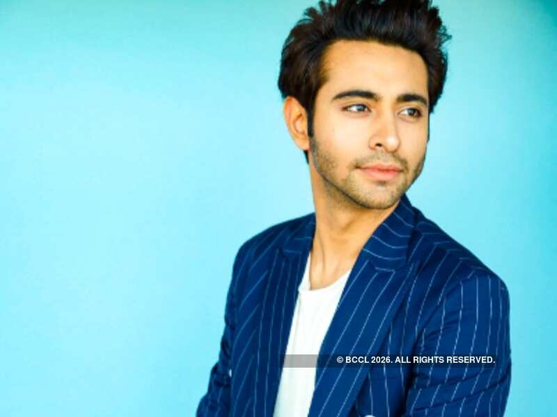 Watch: Dhruvin Shah treats fans with two hits this Navratri | Gujarati ...