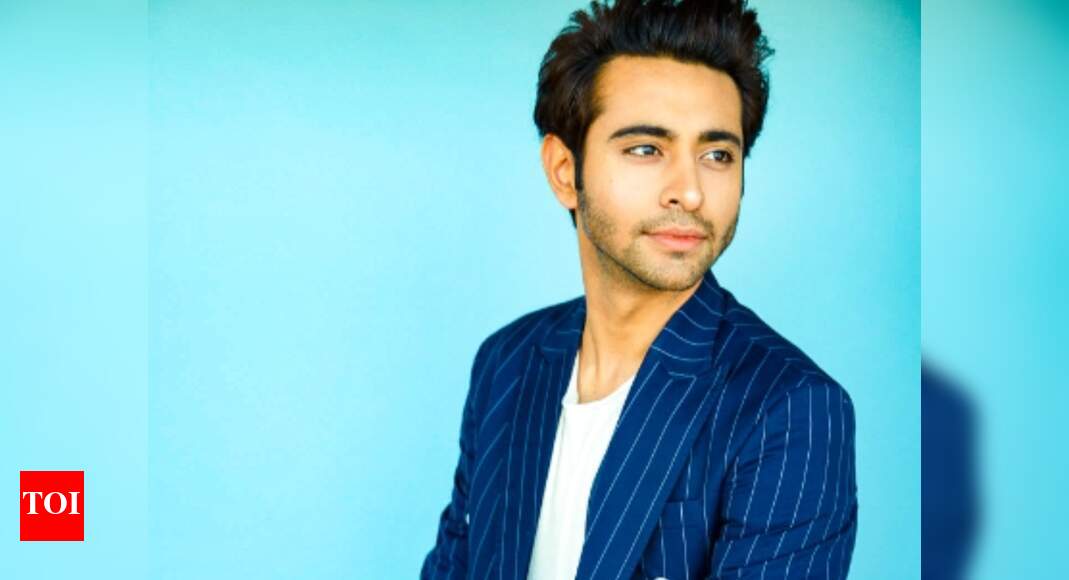 Watch: Dhruvin Shah treats fans with two hits this Navratri | Gujarati ...