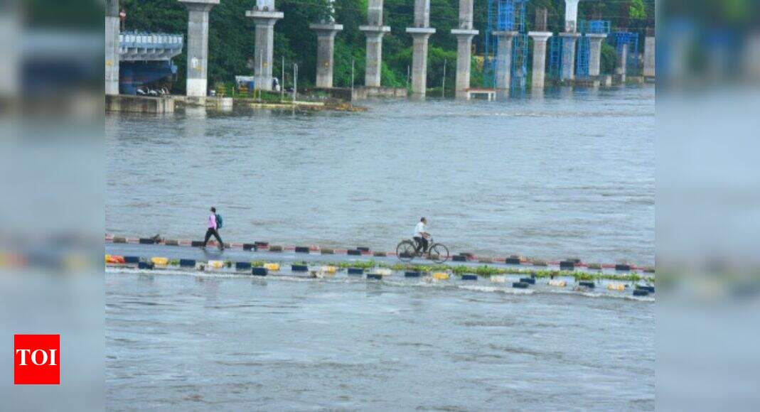 Two youngsters swept away after falling into Mutha river near Baba ...