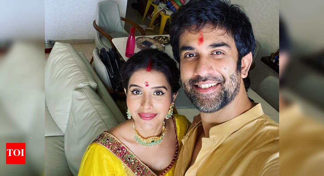 Akbar Ka Bal Birbal actress Charu Asopa and husband Rajeev Sen wish all ...