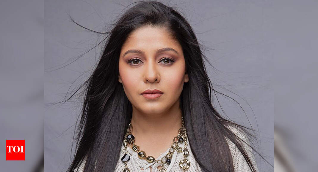 Sunidhi Chauhan: Stepped out after nearly five months to record a song ...