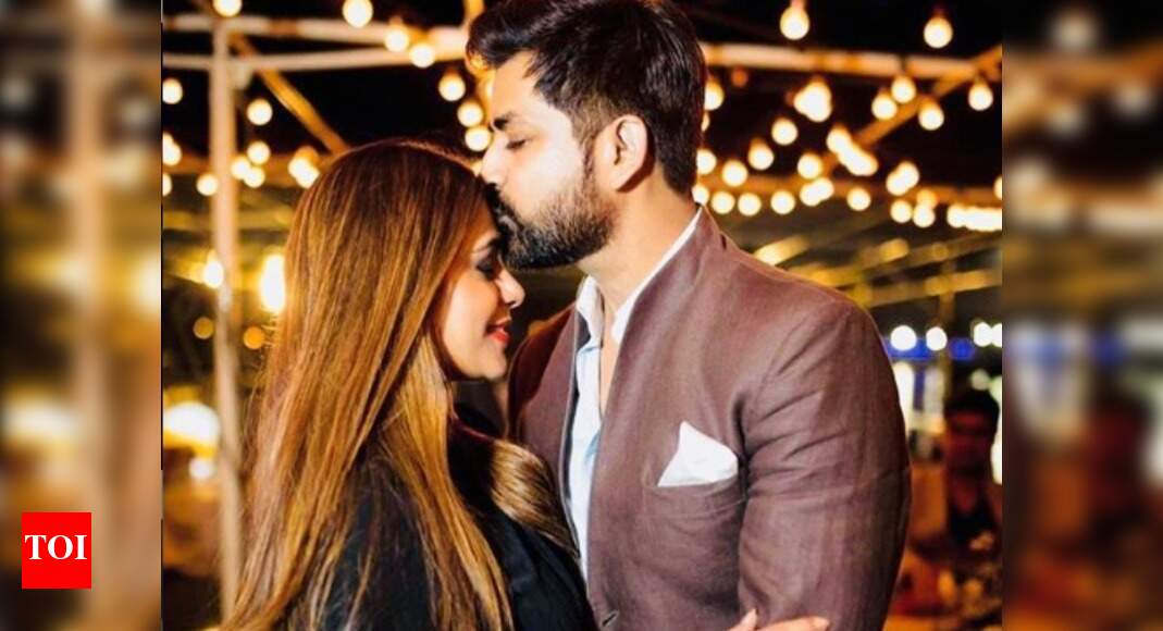 Manish Goel wishes a melodious ‘Happy Anniversary’ to wife Poonam Narula; the actress says 'it ...