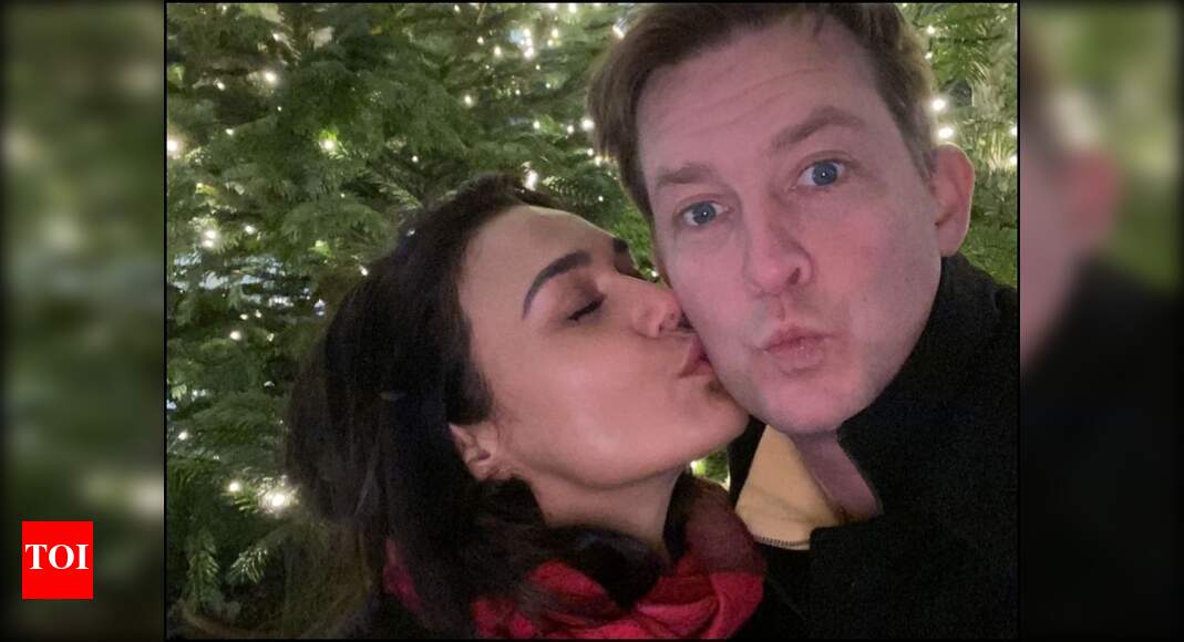 Preity Zinta shares an adorable throwback picture with husband Gene ...