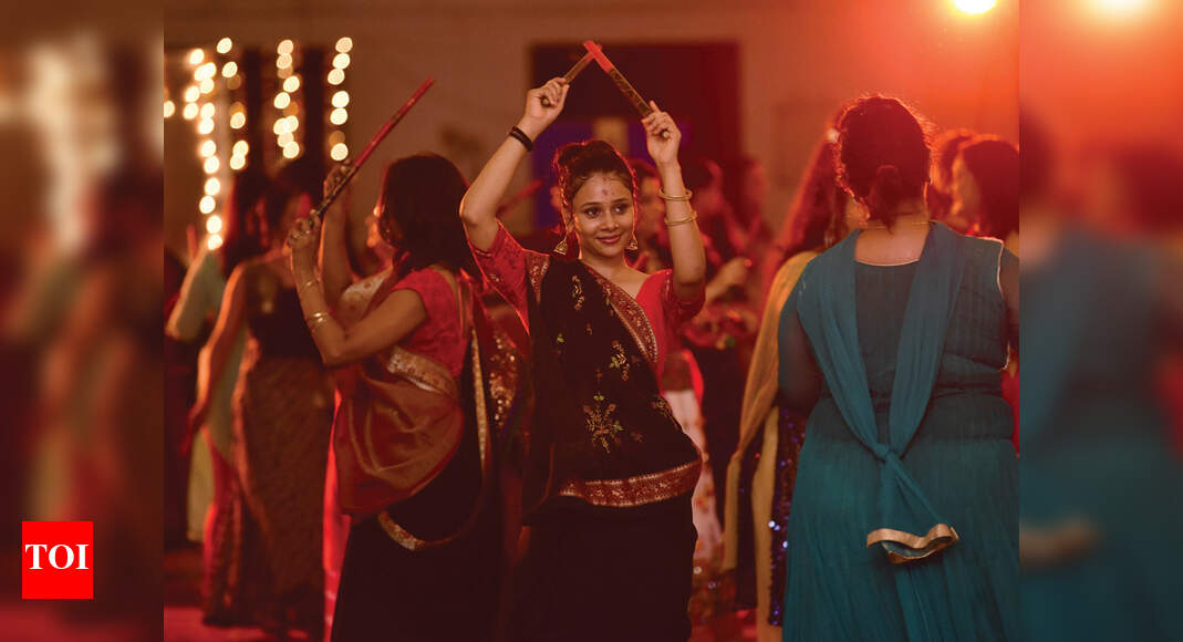Dandiya enthusiasts team up virtually to celebrate this year | Kochi ...
