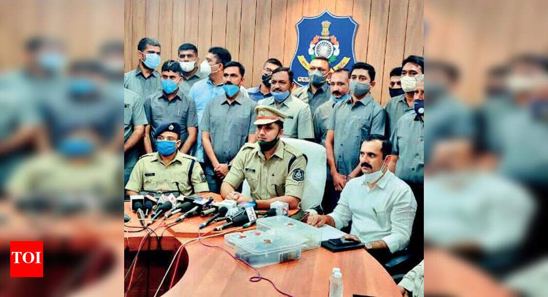 Four held for looting Jetpur gold trader | Rajkot News - Times of India