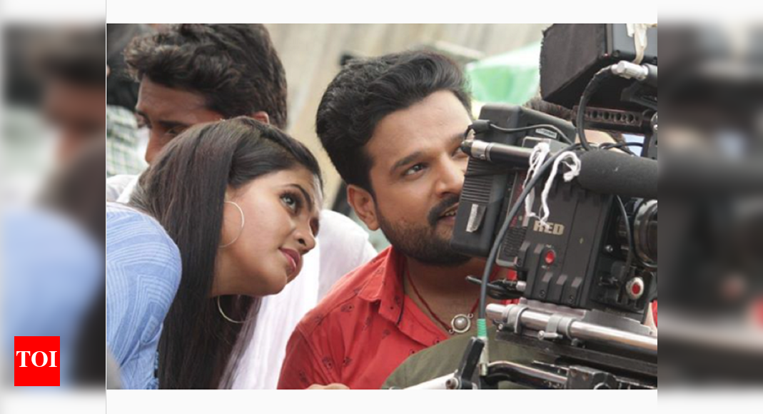 'Paperboy': Ritesh Pandey shares a candid photo with co-star Chandani ...