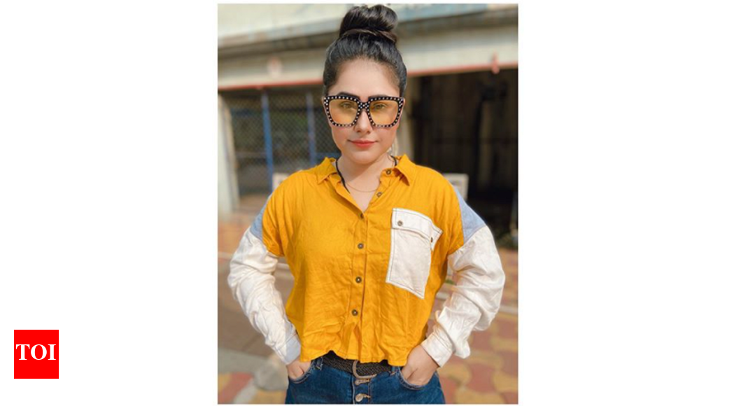 Priyanka Pandit looks cute in her latest post | Bhojpuri Movie News ...