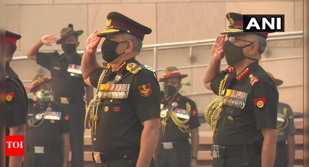CDS, Army Chief pay tributes at National War Memorial on Infantry Day ...