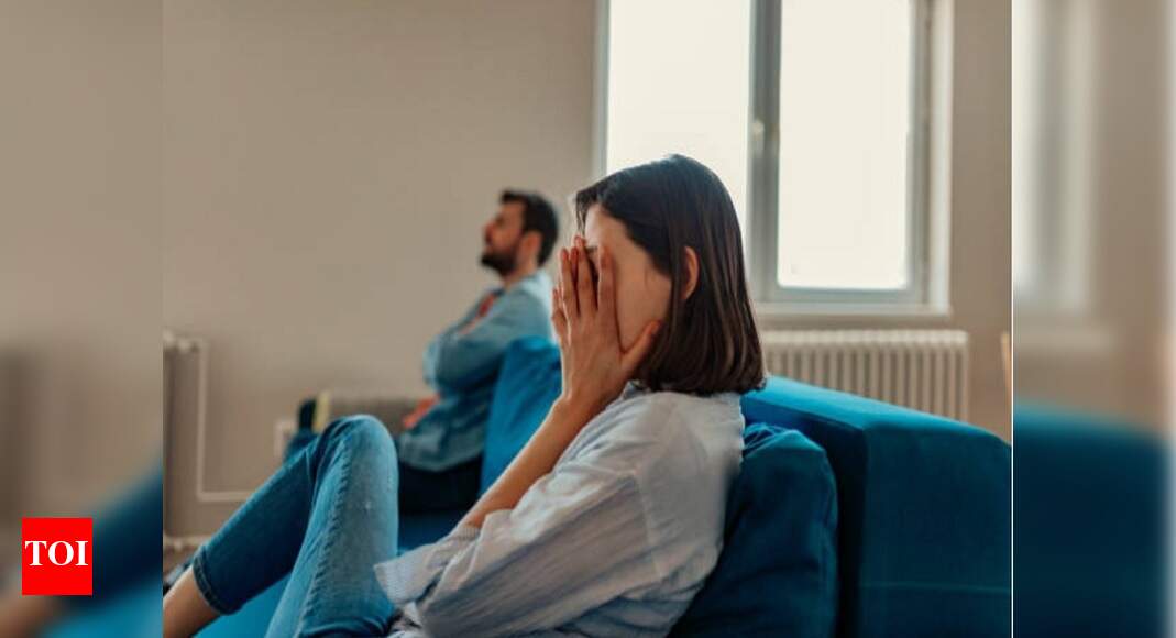 Touch deprivation: Will the pandemic make hugs disappear? - Times of India