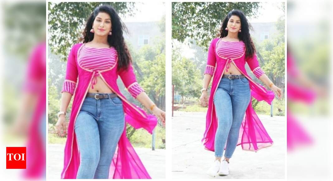 Poonam Dubey again proves herself as the stylish star in her latest ...