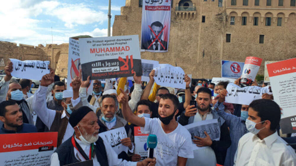 Thousands of Muslims stage anti-France protests | The Times of India