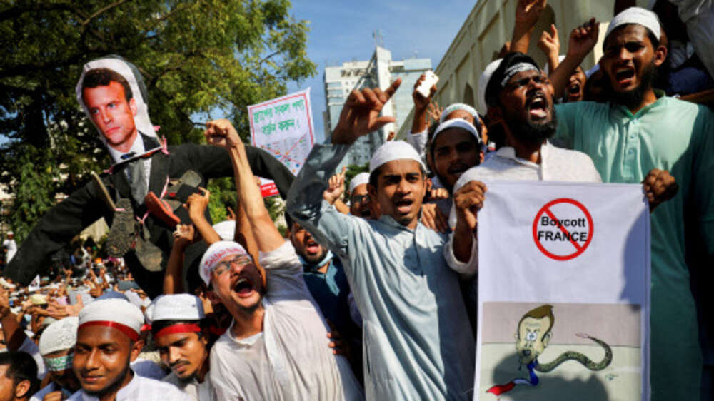 Thousands of Muslims stage anti-France protests | The Times of India