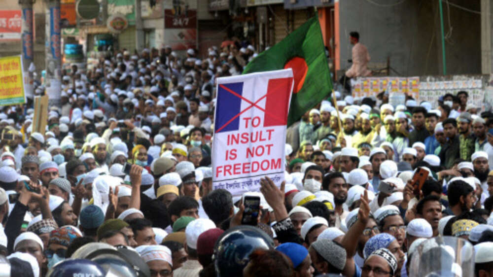 Thousands of Muslims stage anti-France protests | The Times of India