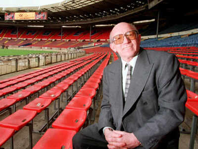 England's 1966 World Cup winning great Nobby Stiles dies aged 78 ...