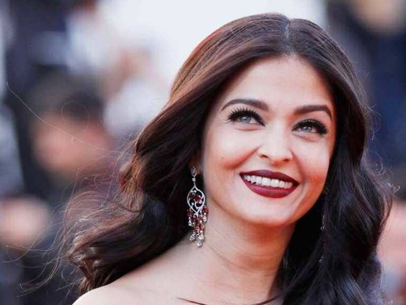 Dazzling blue-eyed beauty Aishwarya Rai Bachchan turns 47 | Hindi Movie ...