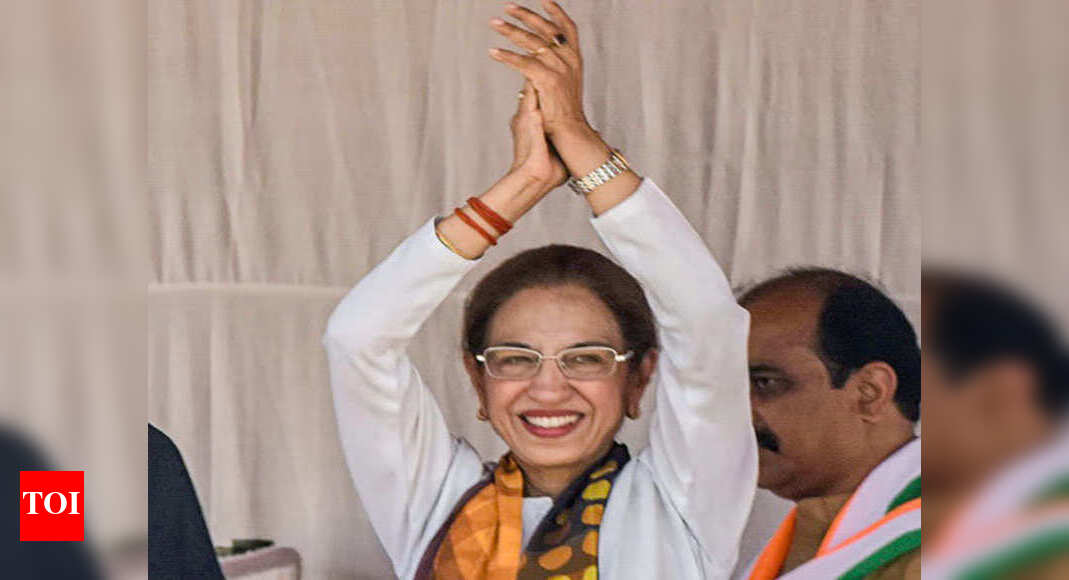 Annu Tandon: Ex-Congress MP Annu Tandon joins Samajwadi Party | Lucknow ...