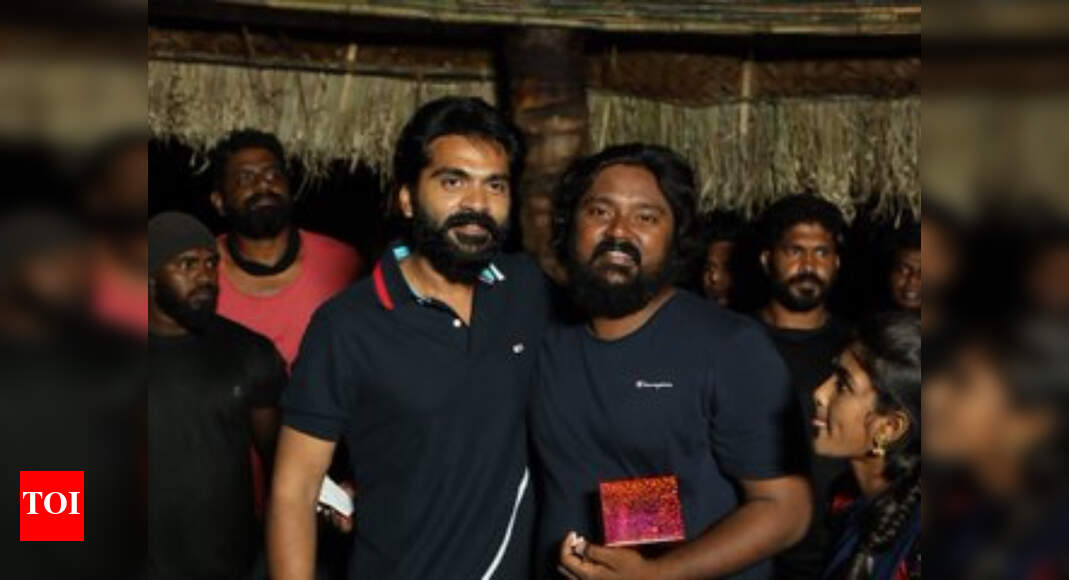 Bala Saravanan celebrates his birthday with Silambarasan TR’s Eeswaran ...