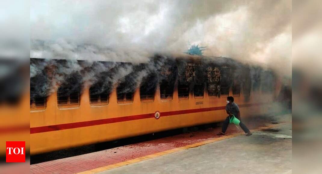 Medchal Train Fire: Telangana: Fire breaks out in empty train coaches ...