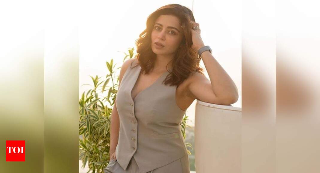 Nehha Pendse channels her inner diva as she poses for the lens in her ...