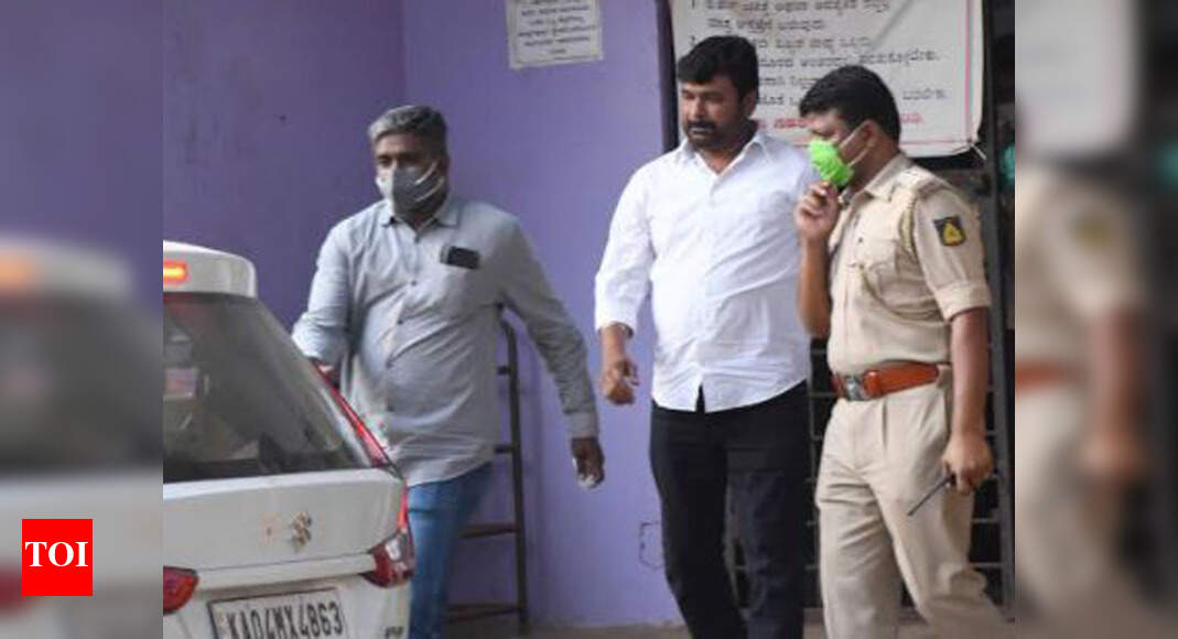 Ex-Min Vinay Kulkarni: Karnataka: Former minister Vinay Kulkarni ... Ex-Min Vinay Kulkarni: Karnataka: Former minister Vinay Kulkarni ...