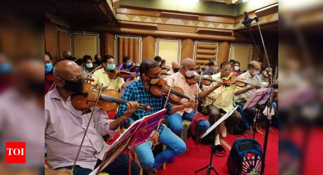 Thaman shares picture of recording session of Silambarasan’s Eeswaran ...