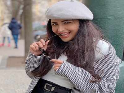 Rajshri Ponnappa shares pictures with fiancé Adhir and family | Kannada ...